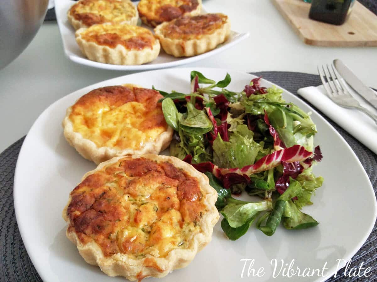 Cheese tarts with onions and bacon - Vibrant plate