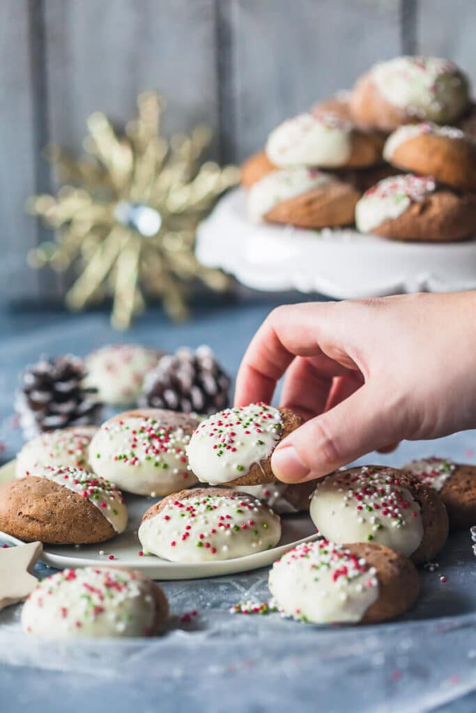 Soft Gingerbread Cookies with White Chocolate - Vibrant plate