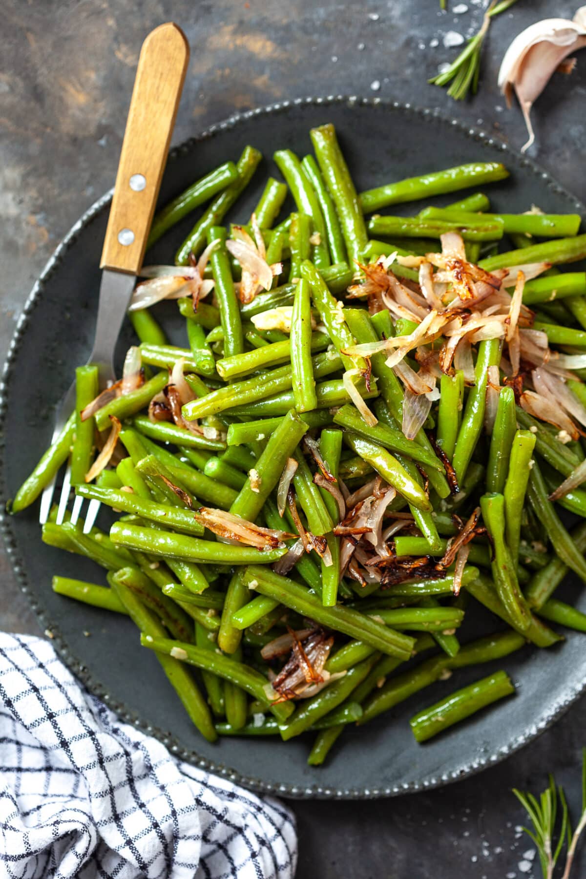 Best Garlic Green Beans - Vibrant plate